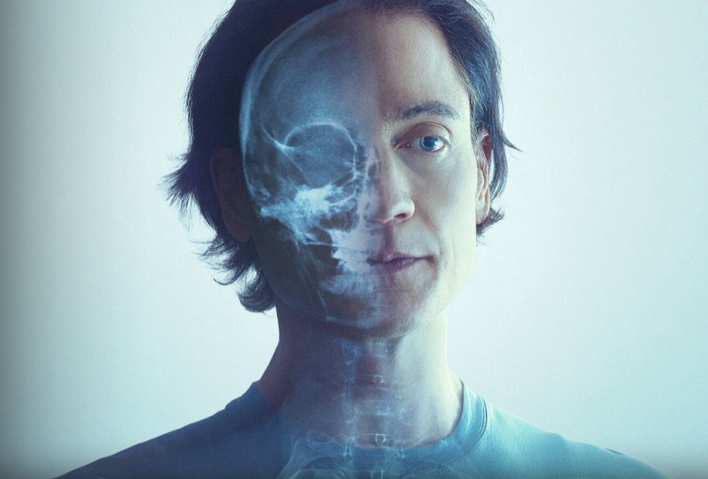 Bryan Johnson, le biohacker qui dépense des millions pour ne pas ...